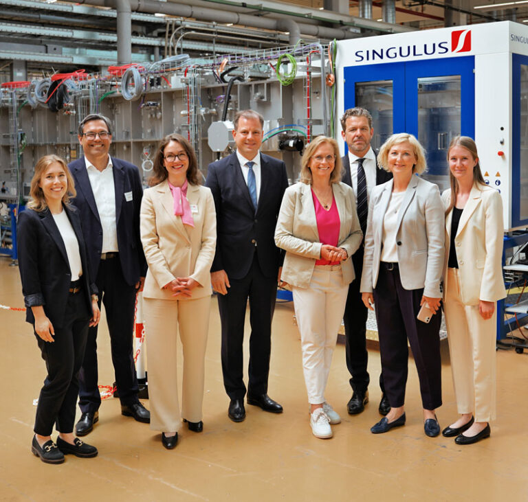 Besuch aus Berlin: Andrea Lindholz zu Gast bei der SINGULUS ...